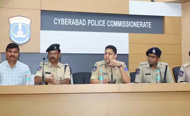 HYD:10 మంది వీఐపీలపై డ్రగ్స్‌ కేసు | Radisson Hotel Drugs Case: Police ...