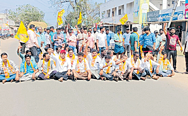 ధిక్కార స్వరంతో టీడీపీ ఉక్కిరిబిక్కిరి | There are internal fights in ...