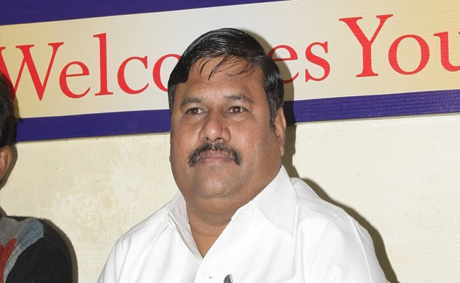 బీజేపీలోకి కాంగ్రెస్ మాజీ ఎమ్మెల్యే | Maharashtra Congress Leader ...