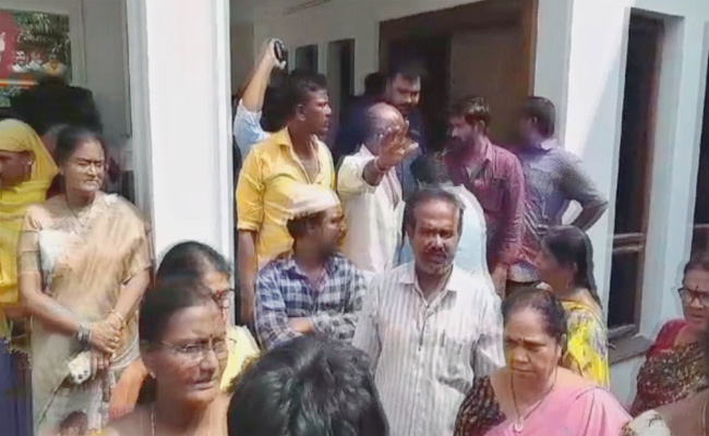 Penamaluru: చుక్కలు చూపిస్తాం.. బోడే అనుచరులు హెచ్చరిక | Bode Prasad ...