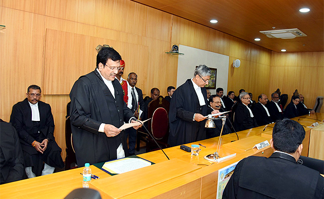 AP High Court: ఇద్దరు న్యాయమూర్తుల ప్రమాణం | Two Judges Oath In AP High ...