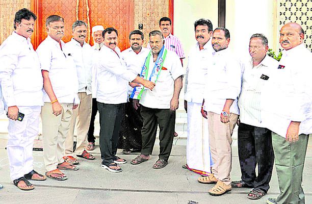 కండువా కప్పుతాం.. పచ్చ కుట్ర మీరే చూడండి | TDP true color established ...