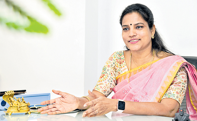 ఇంటింటా డాక్టర్‌ | Sakshi Interview about Doctor Sarala | Sakshi