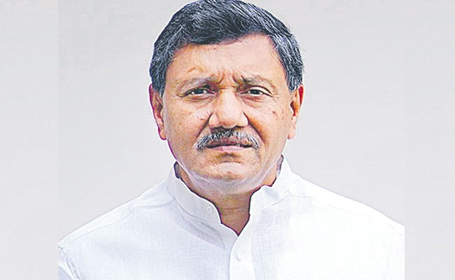 అసైన్డ్‌ భూమిని ఎలా కొట్టేయాలనుకున్నారు? | Police questioned TDP leader ...