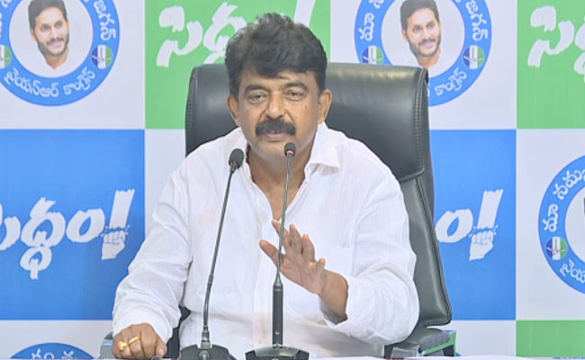 పెన్షన్ల పంపిణీని ఆపిన పాపం చంద్రబాబుదే: పేర్ని నాని | Perni Nani Fires ...