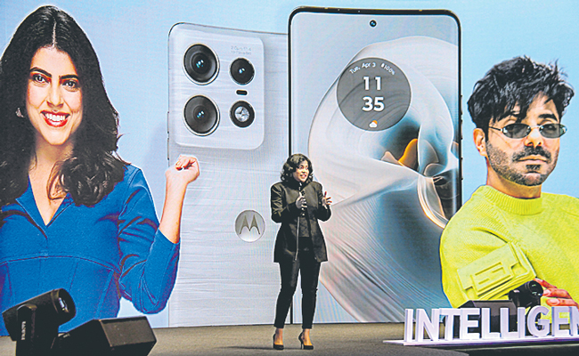 భారత్‌లో మోటరోలా ఎడ్జ్‌ 50 ప్రో | Motorola Edge 50 Pro launch In INDIA ...
