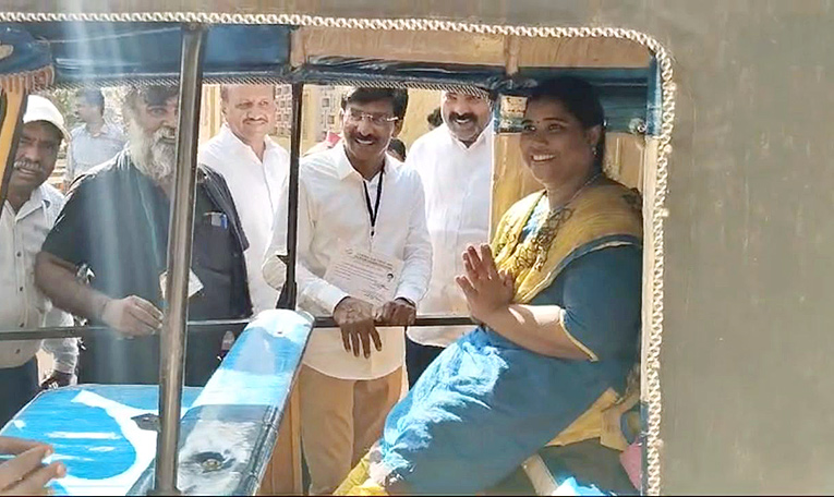 జగనన్నకు కృతజ్ఞతతో.. దివ్యాంగురాలి మాటలు వింటే.. | AP Elections 2024 ...