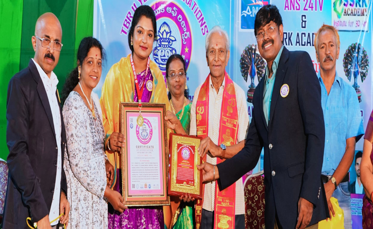 టాలీవుడ్‌ యాంకర్‌ ‍అరుదైన ఘనత | Tollywood Anchor Swapna Choudary Gets ...