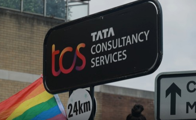 పదేళ్లలో ఫస్ట్‌టైమ్‌! టీసీఎస్‌ను మించిన మరో టాటా కంపెనీ.. | Tata motors ...