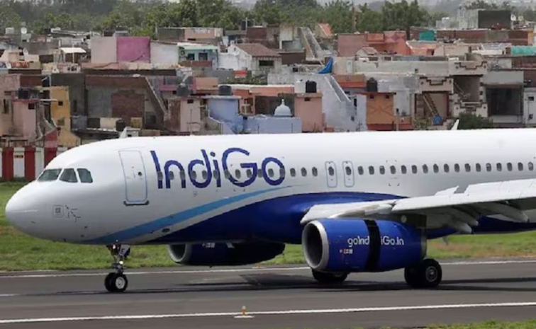 విమానంలో స్టాండింగ్‌ | IndiGo flight returns to airport after crew ...