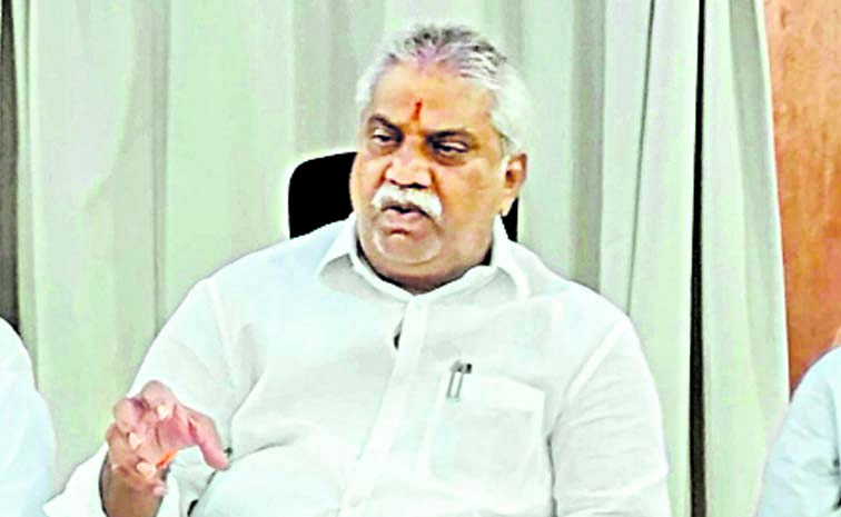 ఆరోగ్యశ్రీ సేవలు ఆగలేదు | alladi Vishnu Fires on BJP and TDP | Sakshi
