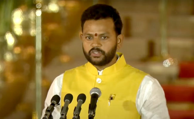 కేంద్ర మంత్రిగా ఎర్రన్న తనయుడు | Kinjarapu Ram Mohan Naidu Takes Oath ...