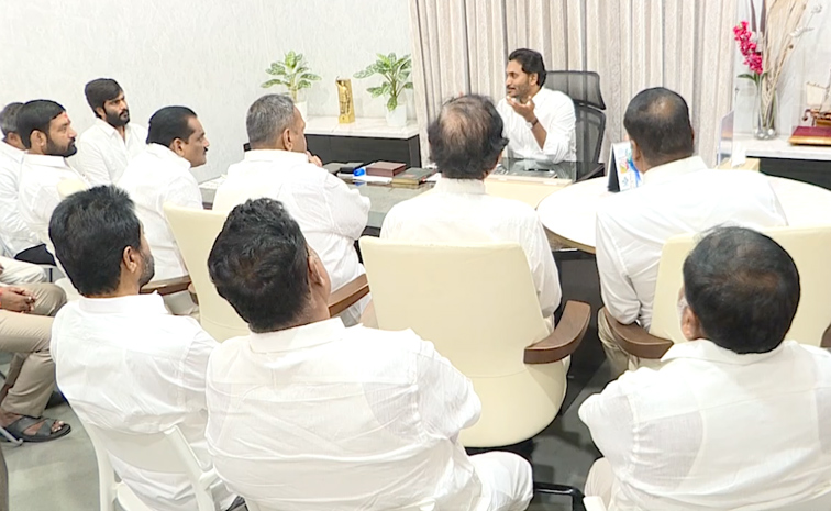 వైఎస్‌ జగన్‌ను కలిసిన పలువురు నేతలు | YSRCP Leaders Meets YS Jagan, Photos Inside | Sakshi