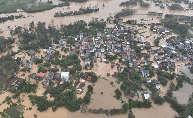దక్షిణ చైనాలో భారీ వరదలు.. 47 మంది మృతి | Southern China Floods ...