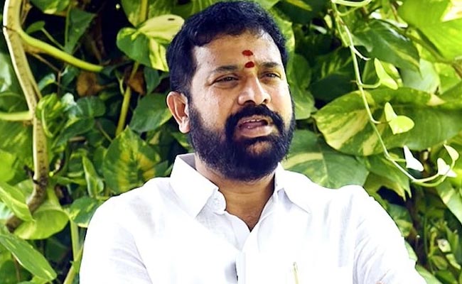 ఎమ్మెల్సీ ఇందుకురి రఘురాజు పై అనర్హత వేటు | YSRCP Suspended MLC Raghu ...