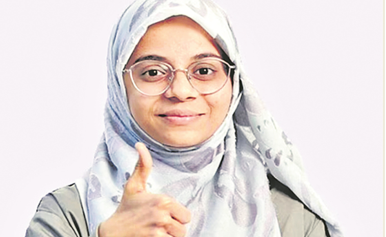 ఉర్దూ మీడియంలో చదివి.. 'నీట్‌' టాపర్‌గా..! | Urdu Medium Student Ameena Arif Got Top Rank In ...