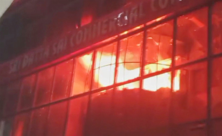 RTC X Roads: ఆర్టీసీ క్రాస్‌రోడ్‌లో అగ్ని ప్రమాదం.. | Fire Accident At ...