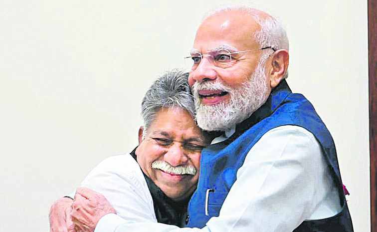 ప్రధాని మోదీతో మంద కృష్ణ భేటీ | Manda Krishna met PM Narendra Modi | Sakshi