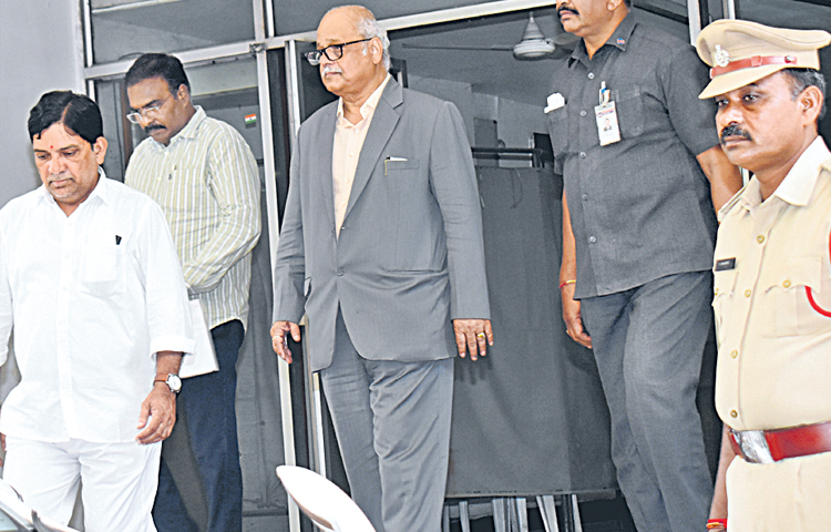 చెక్‌లిస్టుపై సంతకం కోసం ఒత్తిడి చేశారు | Answer to Justice PC Ghosh ...