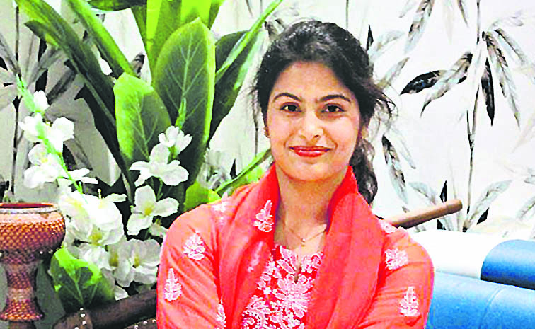 ఒట్టు... మను బాకర్‌ భోజనమే చేయలేదు! | Paris Olympic medalist Manu ...