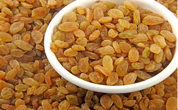 కిస్‌మిస్‌ని నీళ్లల్లో నానబెట్టే ఎందుకు తినాలో తెలుసా..! | Soaked ...