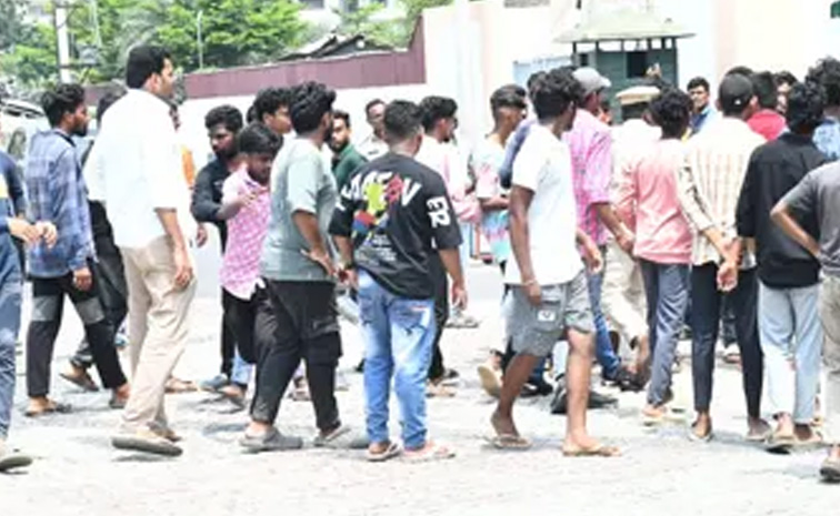 పార్టీ కార్యాలయంపై దాడికి యత్నం.. పోలీసులకు వైఎస్సార్‌సీపీ నేతల ఫిర్యాదు | YSRCP filed a ...