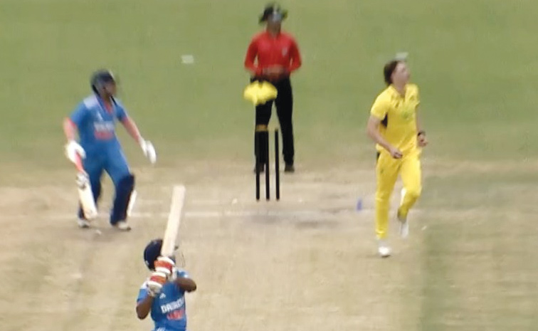 ఆస్ట్రేలియాను మట్టికరిపించిన టీమిండియా | Sahil Parakh Ton India U19 To ...