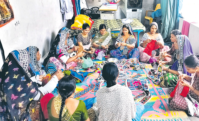 మర్రిచెట్టు తండా అమెరికాకు అలంకరణ | Marrichettu tanda artworks are ...