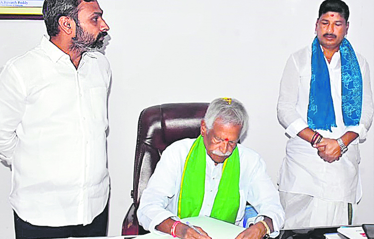 ప్రతి రైతుకు అందుబాటులో ఉంటా | Kodanda Reddy is the new chairman of ...