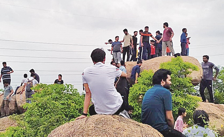 2500 మిలియన్ల ఏళ్ల చరిత్ర ఉన్న బండరాళ్లివి! | Rock society activities ...