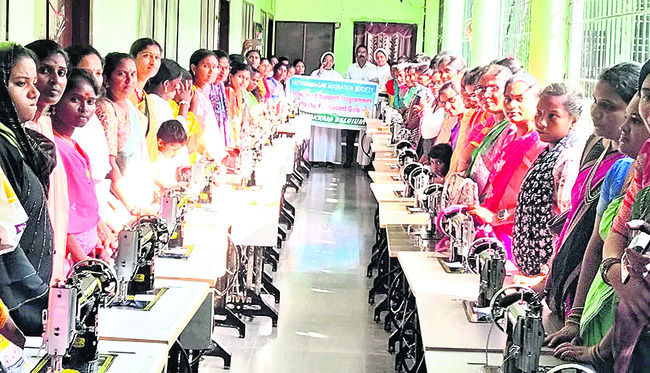 మహిళలు అన్ని రంగాల్లో రాణించాలి | - | Sakshi