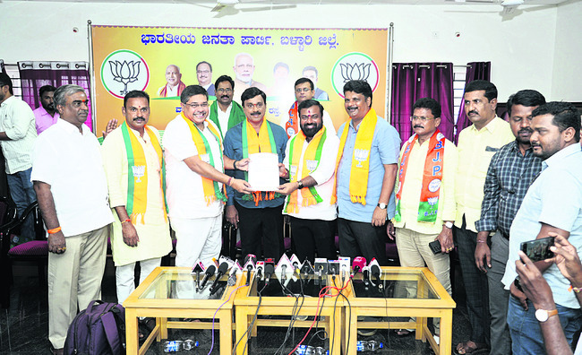 దివాకర్‌కు రాష్ట్ర పదవి తాయిలం | - | Sakshi