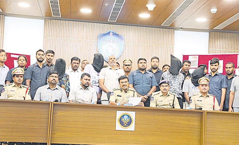 డెడ్‌ డ్రాప్‌ పంథాలో సింథటిక్‌ డ్రగ్స్‌ దందా! | Synthetic Drugs Danda ...