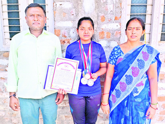 అథ్లెటిక్స్‌ ఆణిముత్యాలు.. | - | Sakshi