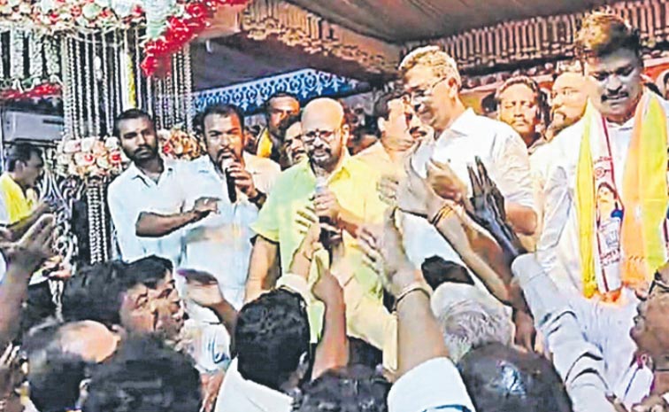 టీడీపీ-జనసేన బాహాబాహీ | Pension distribution: Tension Erupts over TDP ...
