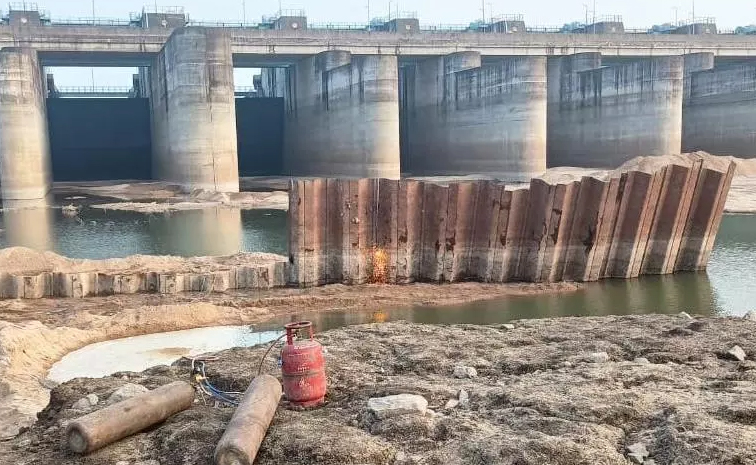 మేడిగడ్డ ఏఈఈ, డీఈఈపై జస్టిస్‌ ఘోష్‌ అసహనం | Justice Ghose Panel Serious ...