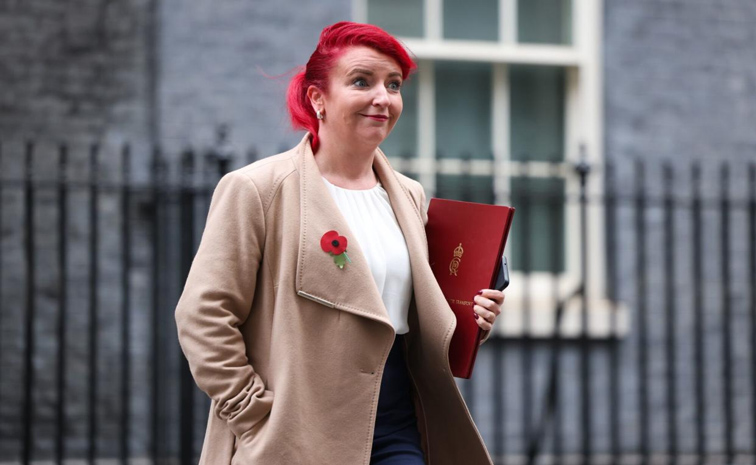 సెల్‌ఫోన్‌ ఫ్రాడ్‌ కేసులో బ్రిటన్‌ మంత్రి రాజీనామా | Transport ...