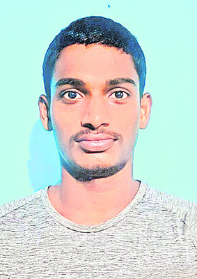 జాతీయస్థాయి ఈత పోటీలకు ఎస్‌ఎస్‌ఎన్‌ విద్యార్థి | - | Sakshi