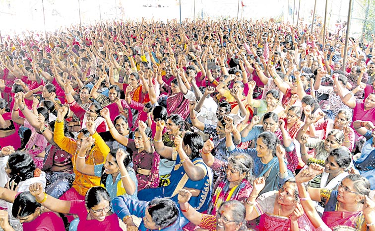 కదం తొక్కిన వీఓఏలు | VRO dharna in vijayawada: Andhra pradesh | Sakshi