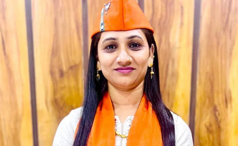 ఒత్తిడి తట్టుకోలేక బీజేపీ మహిళా నేత ఆత్మహత్య | Bjp Leader Dipika Patel ...