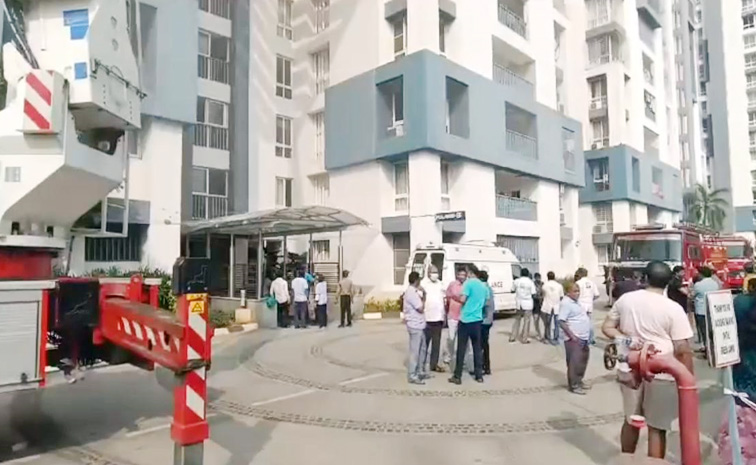 Hyderabad: మాదాపూర్‌లో అగ్నిప్రమాదం | Fire Breaks Out At Sattva ...