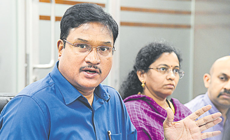 200 ఎకరాలను పరిరక్షించాం! | av ranganath key comments on the demolition ...