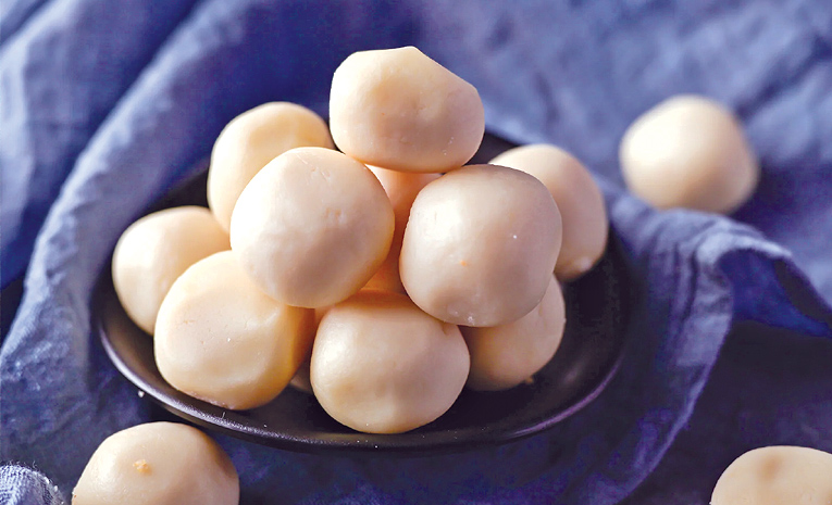 Doodh Peda: ప్రపంచమే చూడగా.. ధార్వాడ పేడా | Indian Traditional Sweet ...