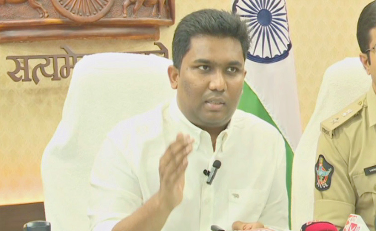 షిష్‌లోకి ఎలా వచ్చాయో తేలుస్తాం .. రేషన్‌ రైస్‌పై కలెక్టర్‌ రియాక్షన్ ...
