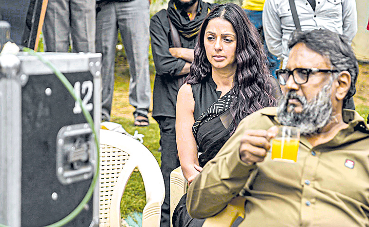 రెండు దశాబ్దాల తర్వాత... | Bhumika Chawla joins the second schedule of Euphoria | Sakshi