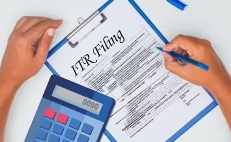 ఐటీఆర్ ఫైలింగ్: రేపటి నుంచి రూ.5000 ఫైన్! | ITR Filing Last Date And Fine Details | Sakshi