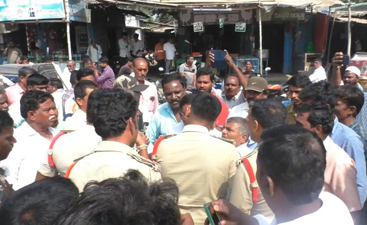 బనగానపల్లె పీఎస్‌ వద్ద ఉద్రిక్తత.. వైఎస్సార్‌సీపీ నేతపై అక్రమ కేసులు ...