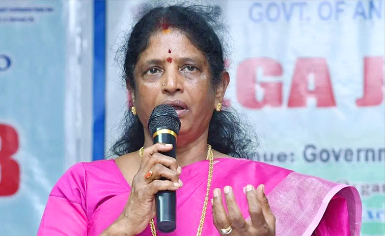 పార్టీ నుంచి ఎవరు వెళ్లినా నష్టమేమీ లేదు: వంగా గీత | YSRCP Leaders Key ...