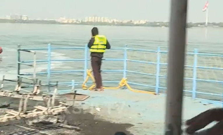 ట్యాంక్‌ బండ్‌ ఘటనలో ఒకరి మృతి | Tank Bund Fire incident Ganapati Is No ...