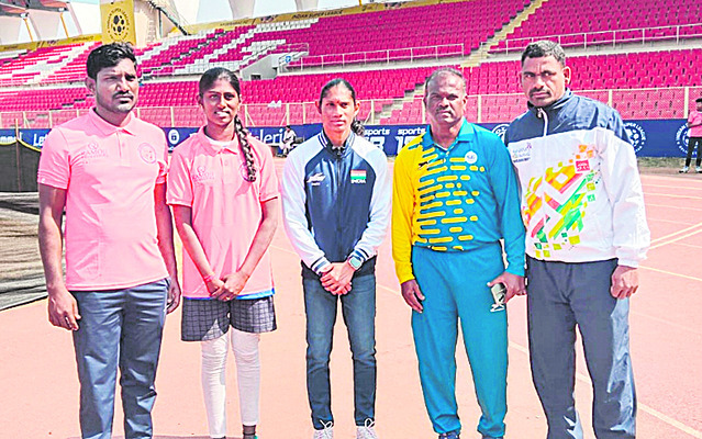 అక్షిత.. ‘ట్రిపుల్‌ గోల్డ్‌’ | - | Sakshi